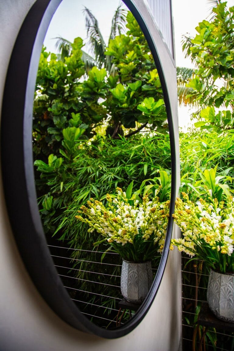 Circular contemporary outdoor mirror | Outdoor Mirrors
